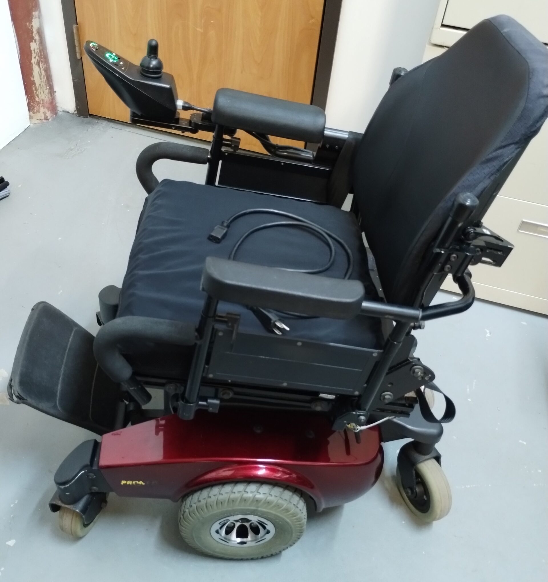Wheelchair Power Invacare Pronto Sure Step – REM
