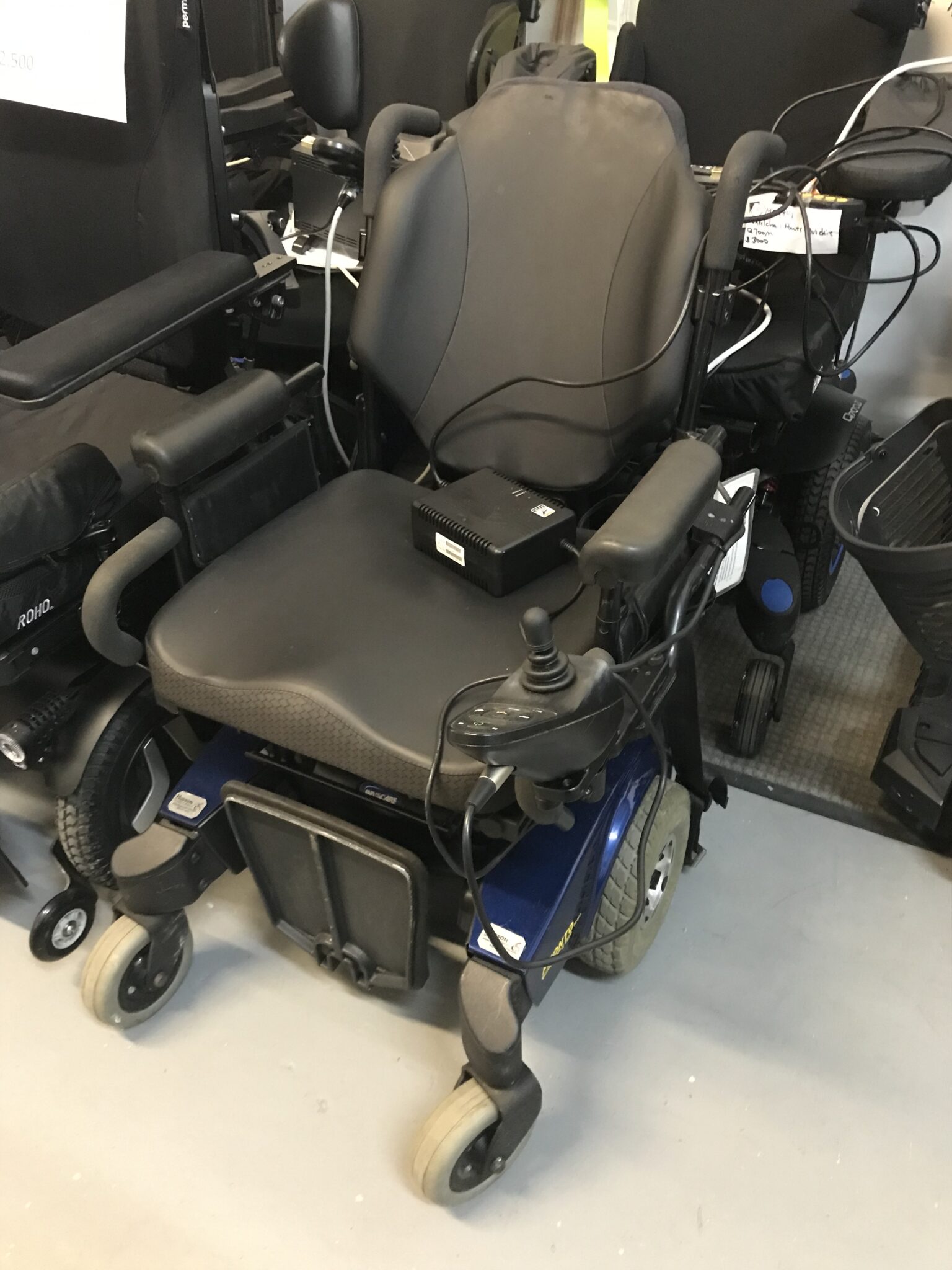 Power chair-Invacare Pronto sure step – REM