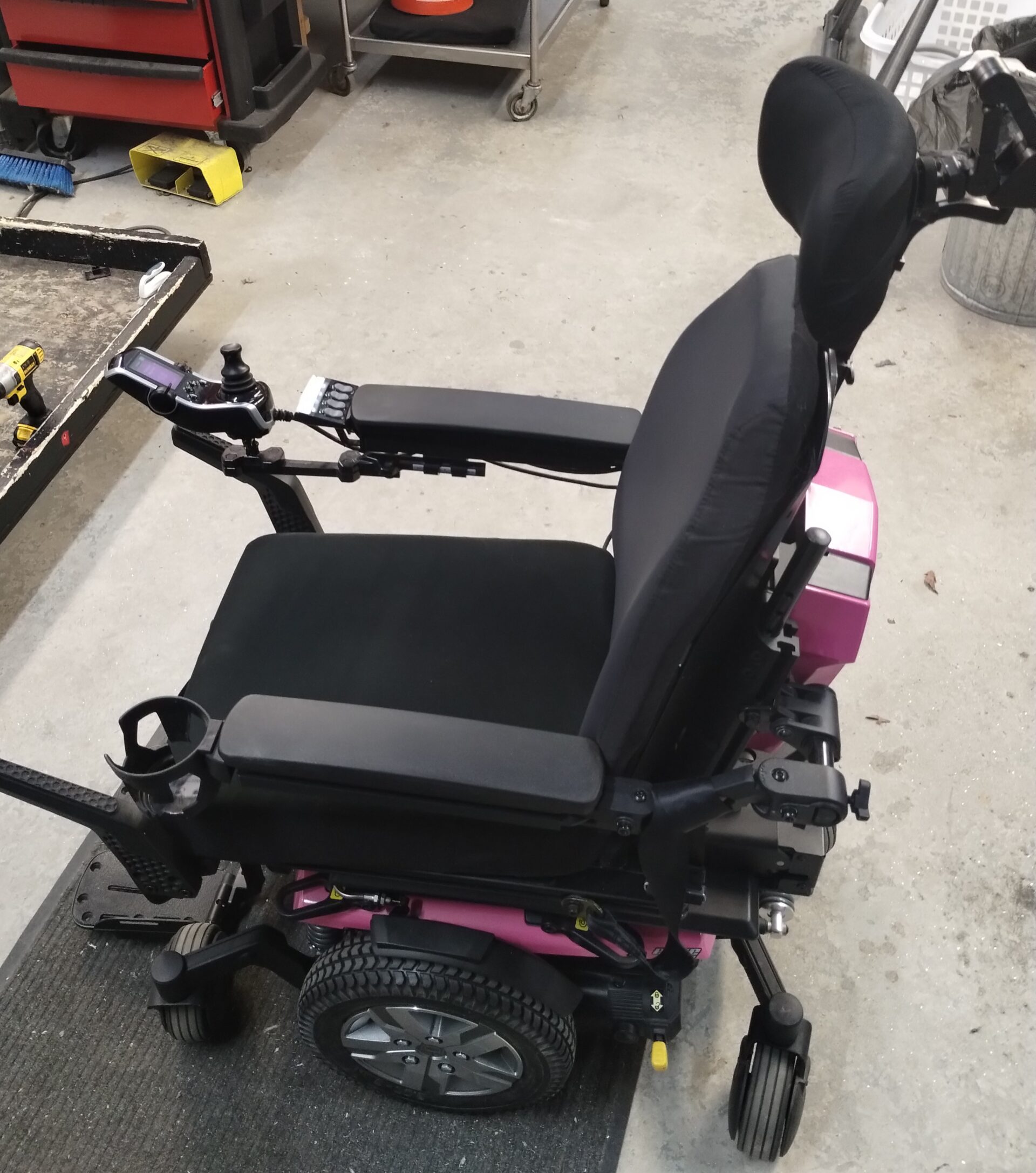 Wheelchair Power Quantum Edge 2.0 – REM